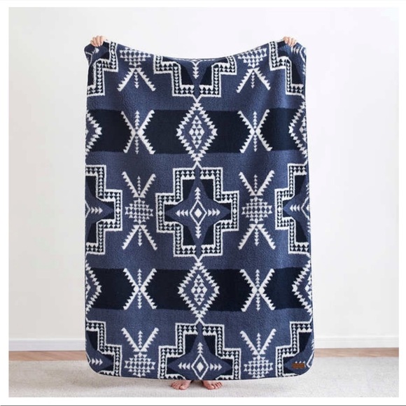 Pendleton | Bedding | Pendleton Sherpa Fleece Throw Blue 5 X 70 | Poshmark